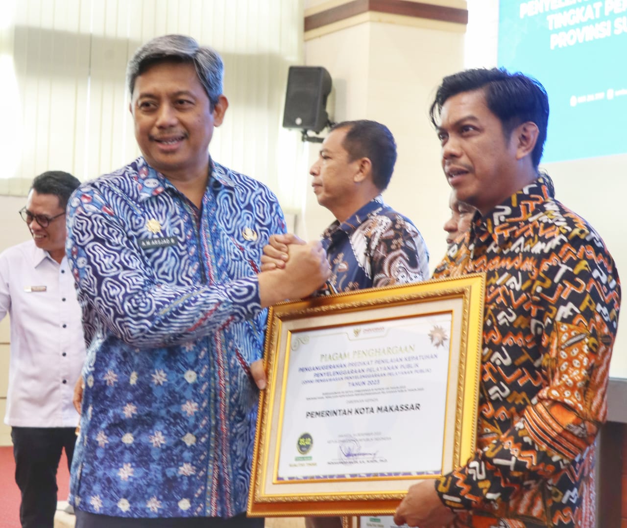 Pemkot Makassar Raih Penghargaan Predikat Zona Hijau Kepatuhan Pelayanan Publik – Makassar Today