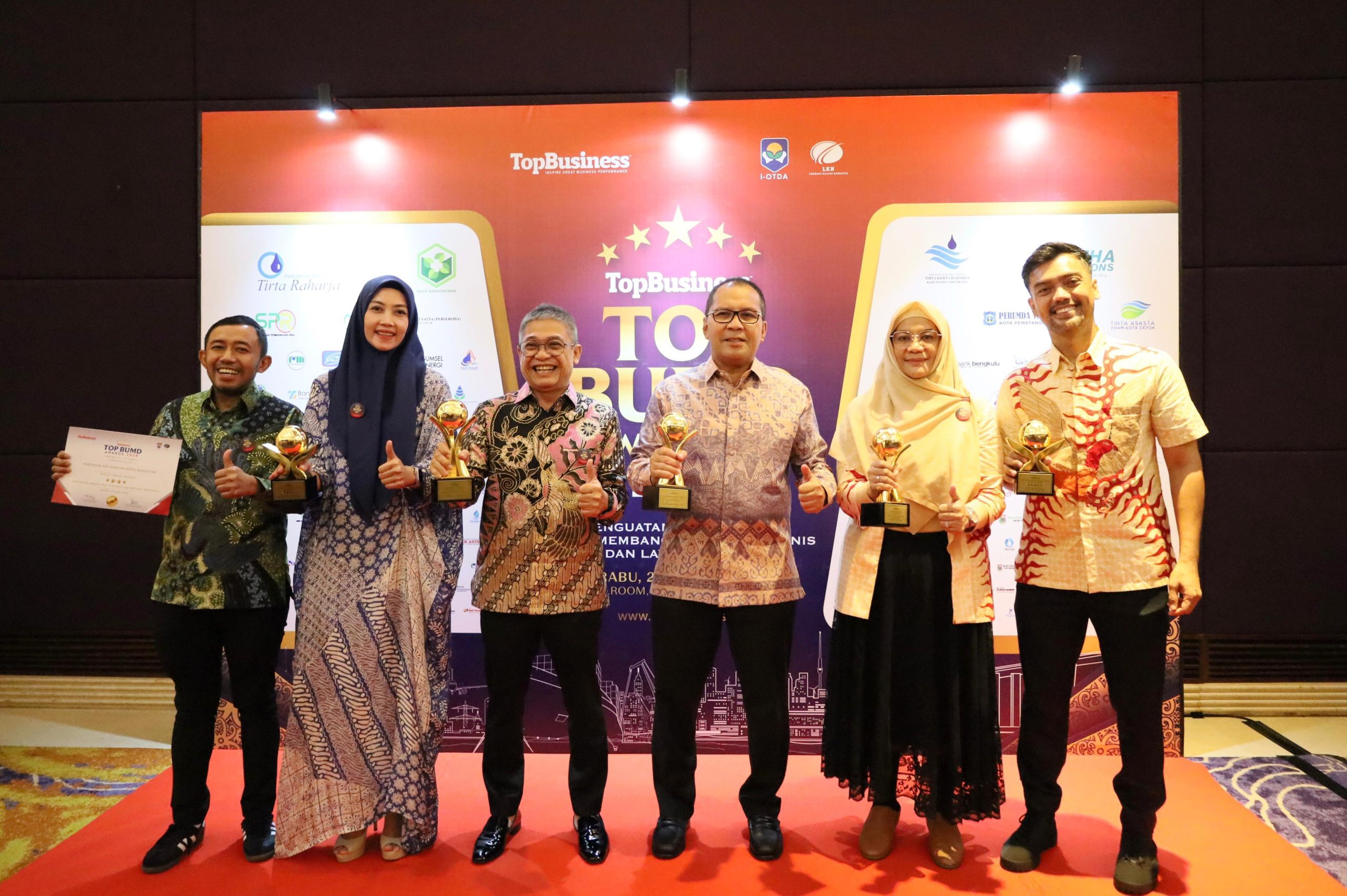 Pemkot Makassar Raih 5 Penghargaan BUMD Award 2024 – Makassar Today