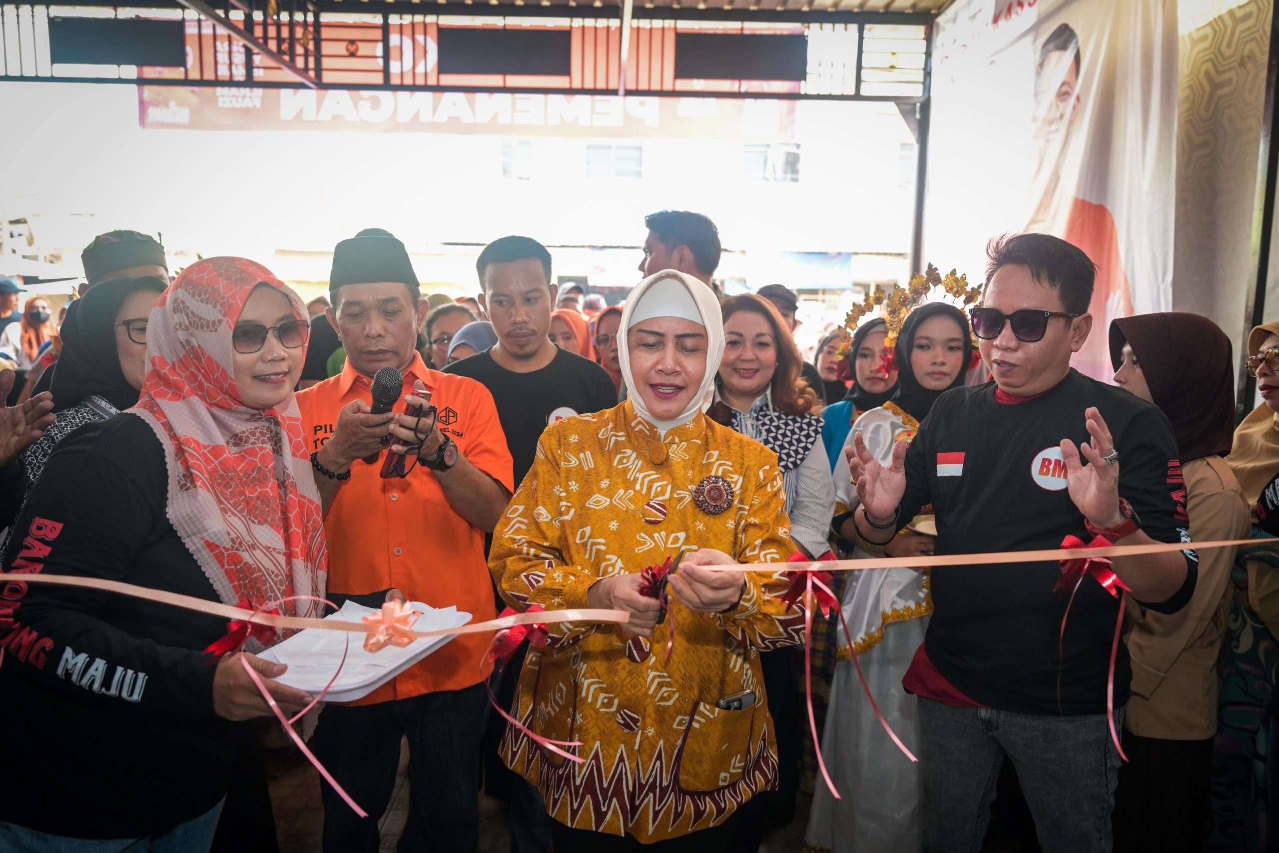 Indira Yusuf Ismail Resmikan Posko Pemenangan di Barombong, Tuai ...