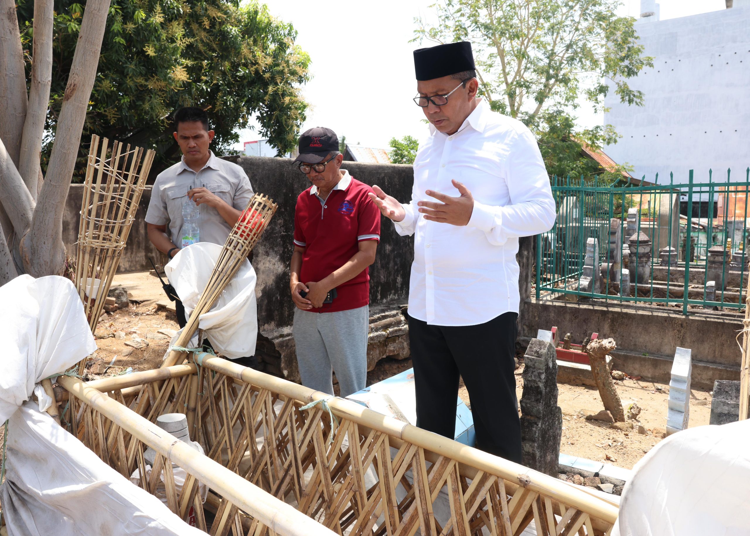 Danny Pomanto Ziarah ke Makam Datu Suppa dan Faisal Sapada – Makassar Today