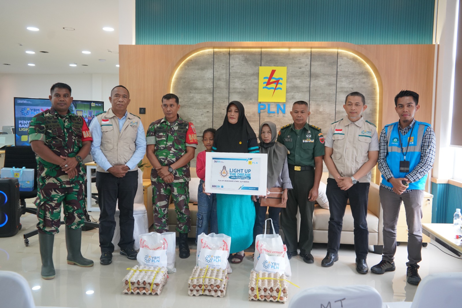 Jelang Ramadan, PLN Hadir Berbagi Kebahagiaan Bersama Yatim Dhuafa – Makassar Today